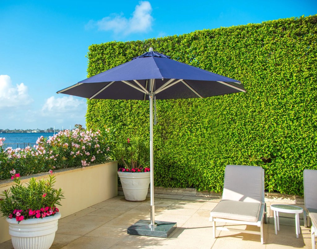 Hurricane Aluminum Center Pole Umbrella